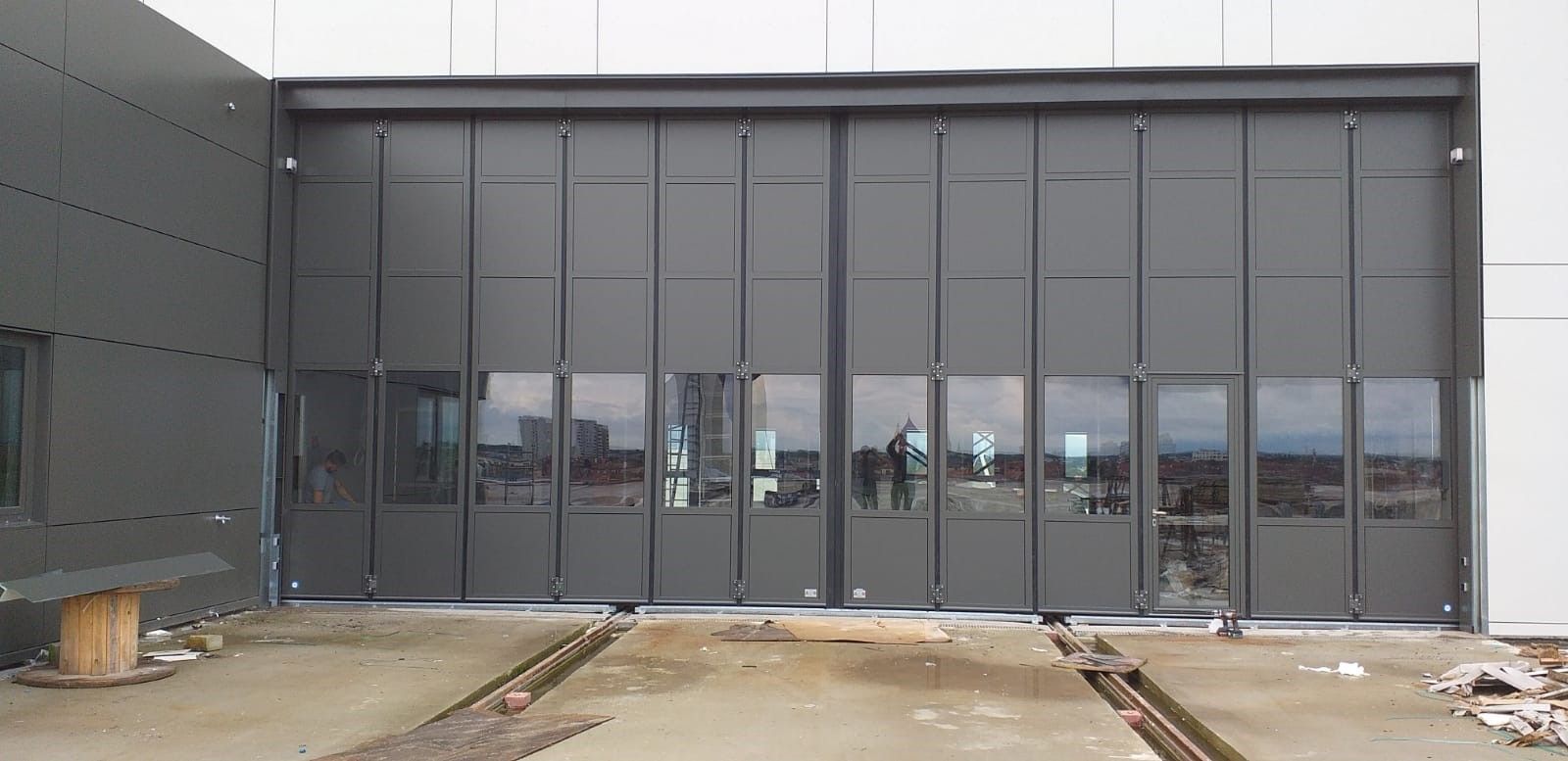 13-meter-wide hangar doors on the roof of the Karlsruhe Hospital - Alpgate